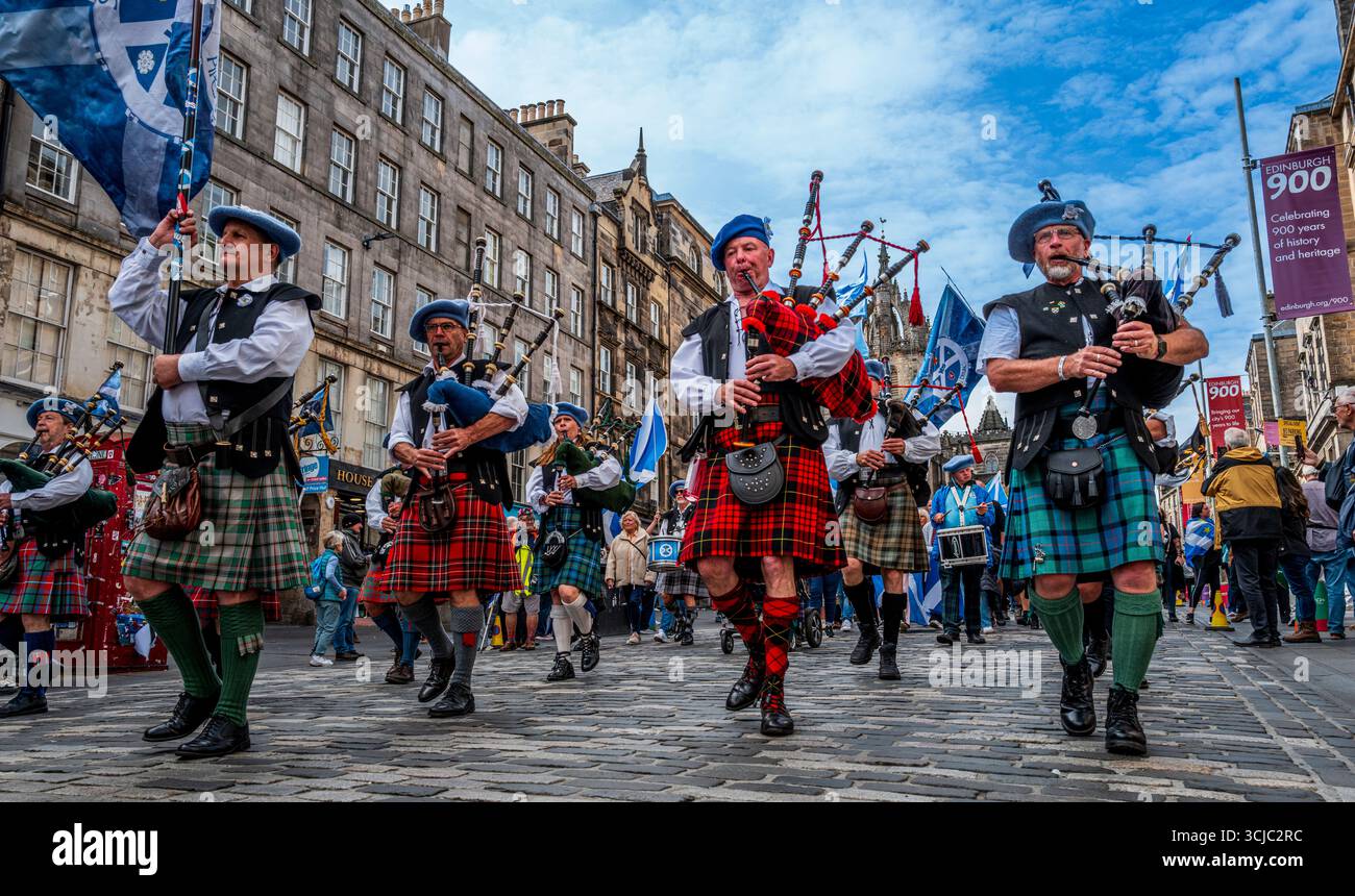Saor Alba Pipes and Drums at the All Under One Banner Independence ...