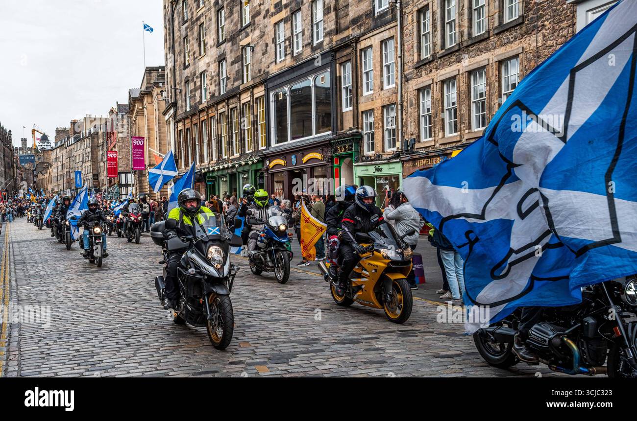 UK: Independence March at Royal Mile in Edinburgh, Scotland on 6th ...