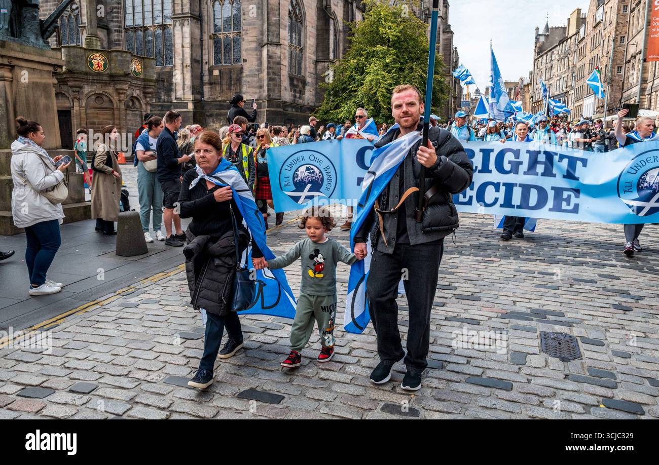 UK: Independence March at Royal Mile in Edinburgh, Scotland on 6th ...
