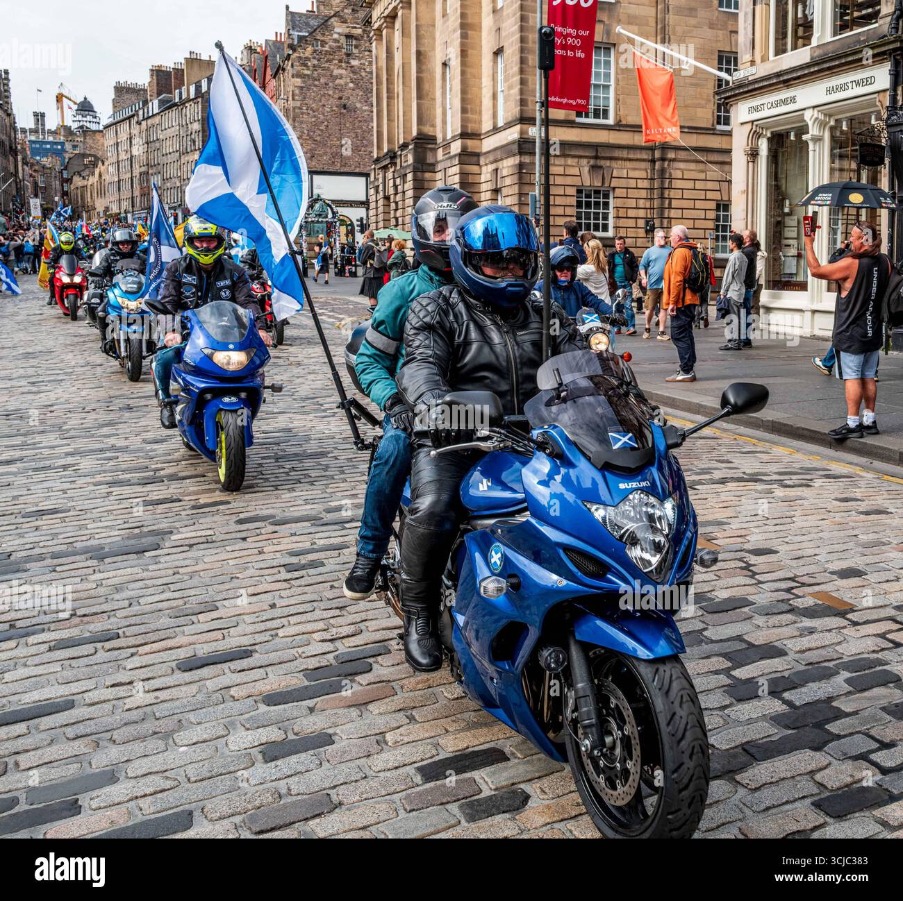 UK: Independence March at Royal Mile in Edinburgh, Scotland on 6th ...