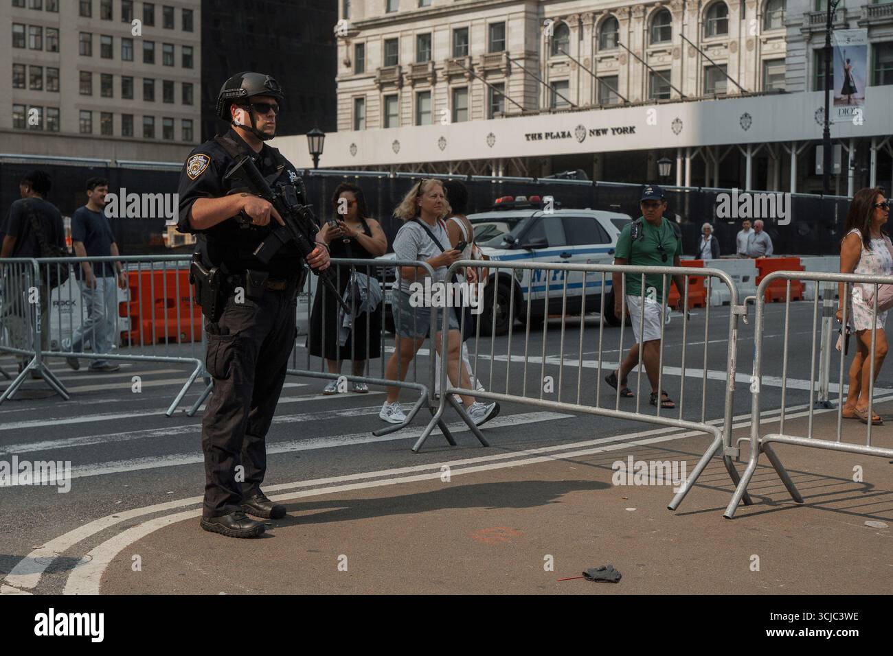 NYPD stands guard during the annual Labor Day parade on Saturday Sept ...