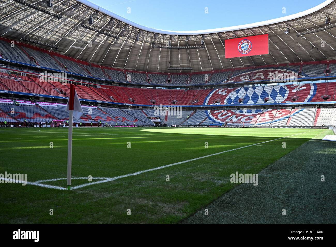 Die Allianz Arena in M?nchen wartet auf das Frauen Bundesligaspiel zwischen dem FC Bayern und ...