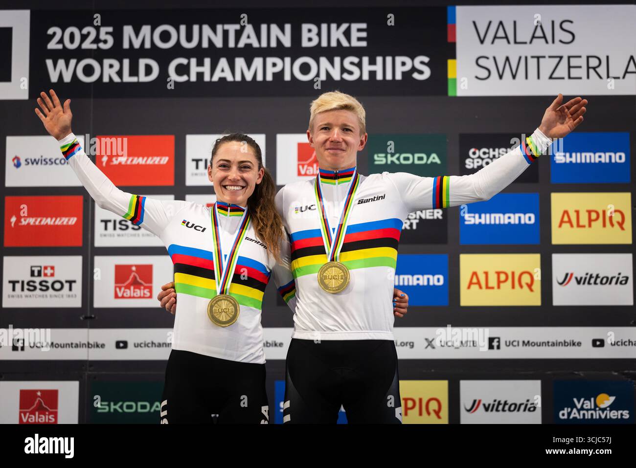 American riders Kate Courtney and Keegan Swenson became world champions ...