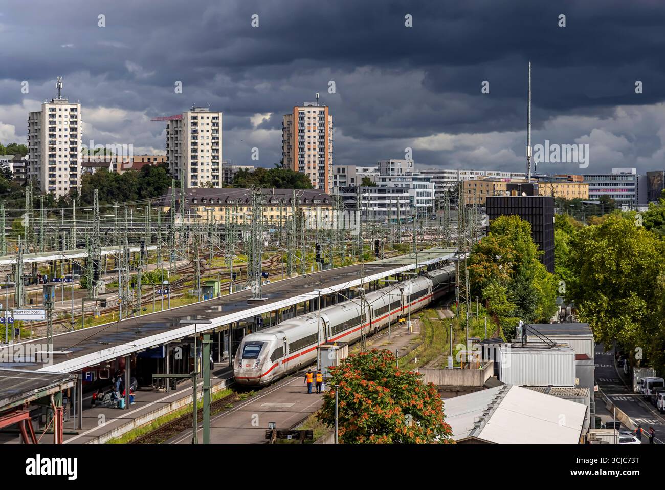 Hauptbahnhof Stuttgart mit Gleisvorfeld. // 02.09.2025: Stuttgart ...