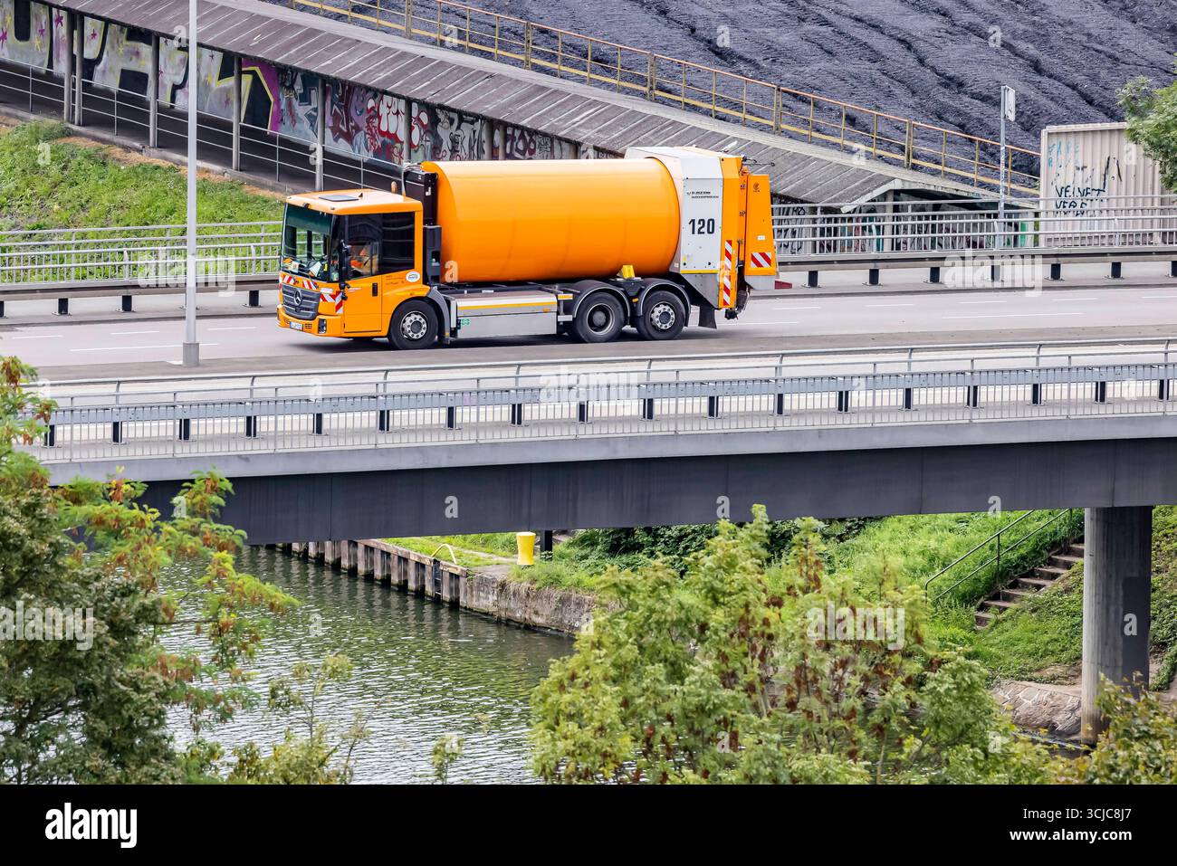 Müllfahrzeug der Abfallwirtschaft Stuttgart, aws. // 03.09.2025 ...