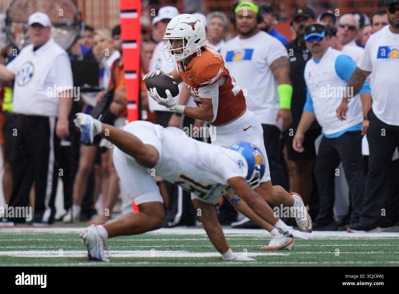 Texas wide receiver Parker Livingstone (13) catches a touchdown pass in ...