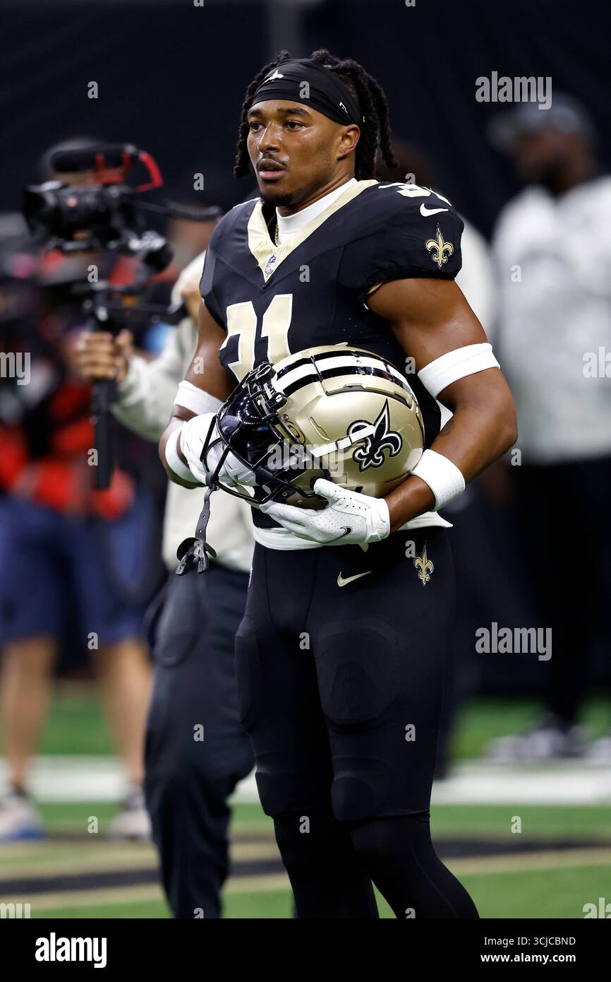 New Orleans Saints safety Jordan Howden (31) warms up before an NFL ...