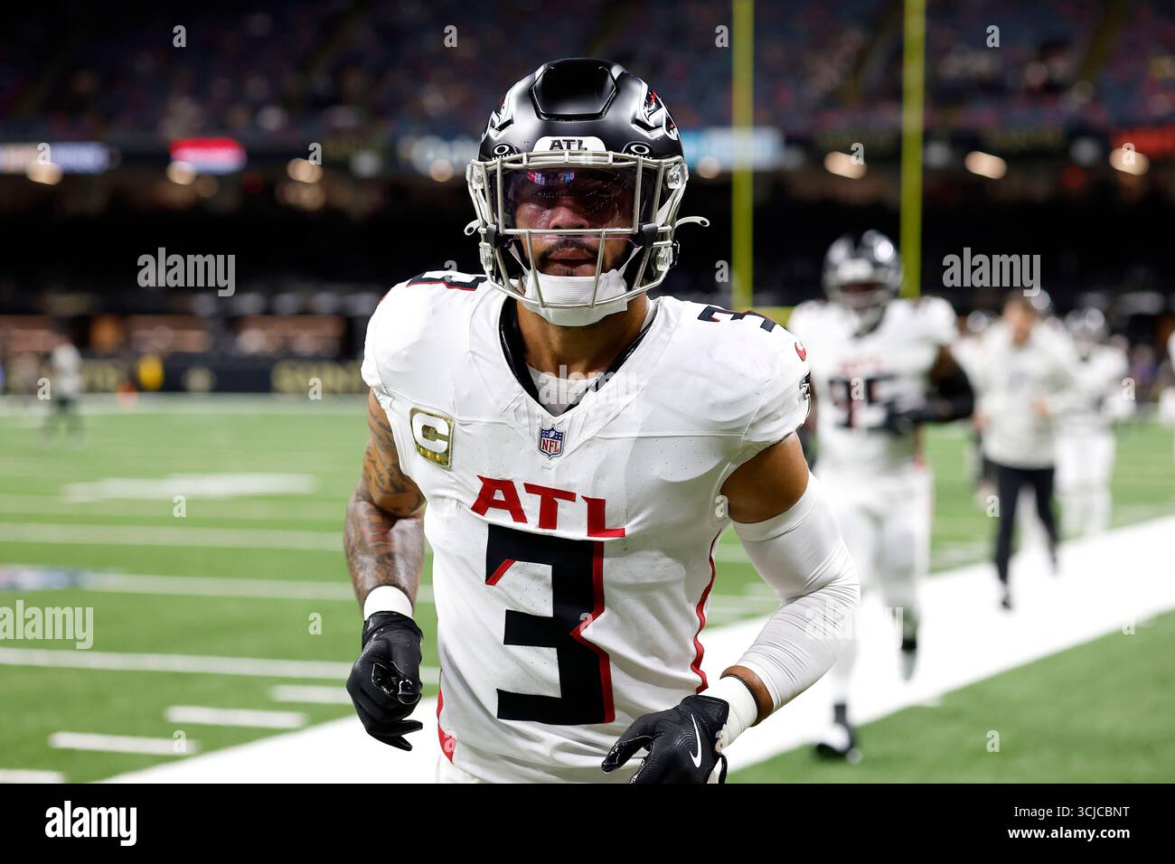 Atlanta Falcons safety Jessie Bates III (3) warms up before an NFL ...