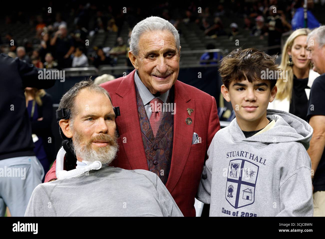 Atlanta Falcons owner Arthur Blank speaks with former New Orleans ...