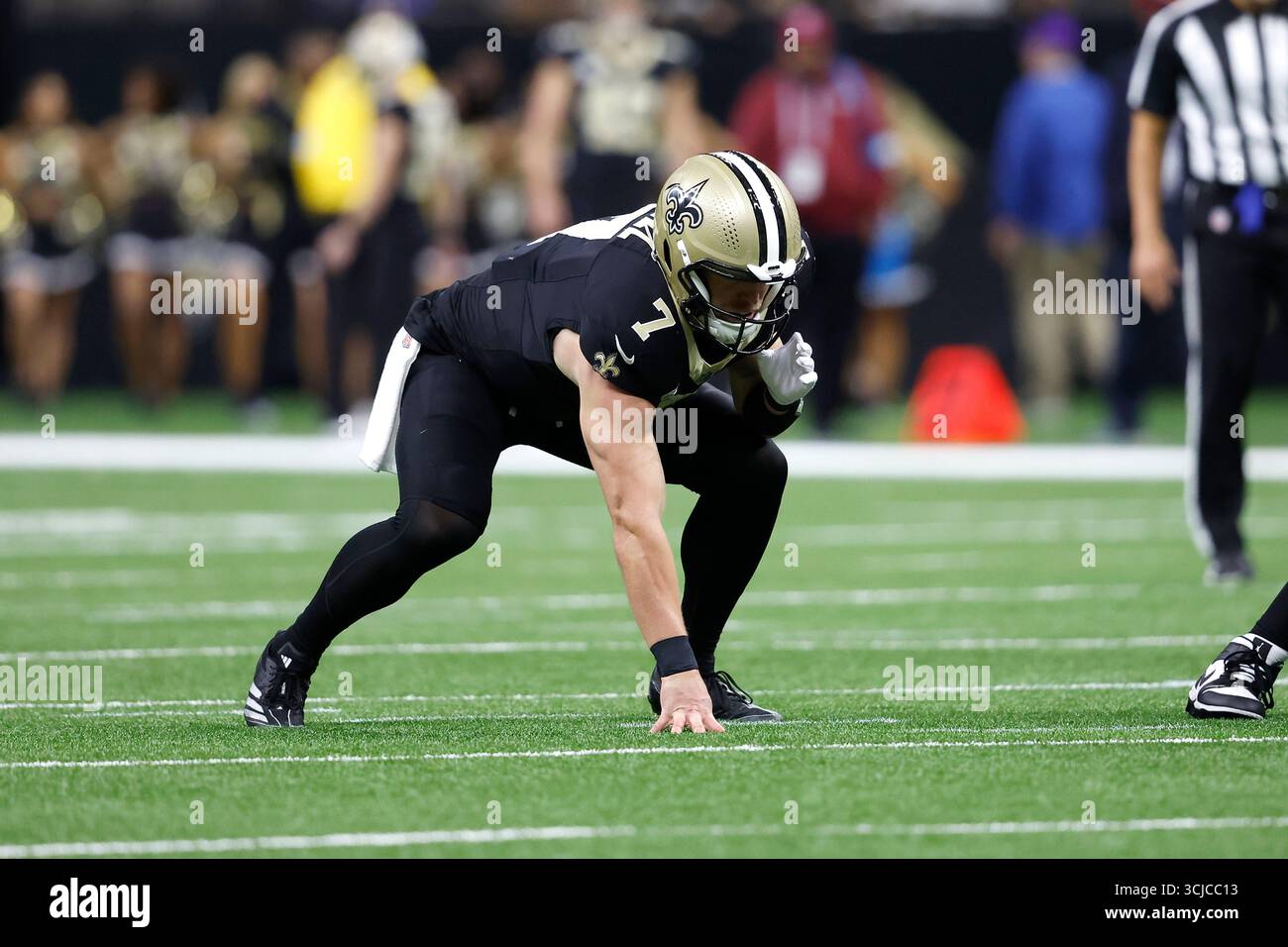 New Orleans Saints tight end Taysom Hill (7) lines up during an NFL ...