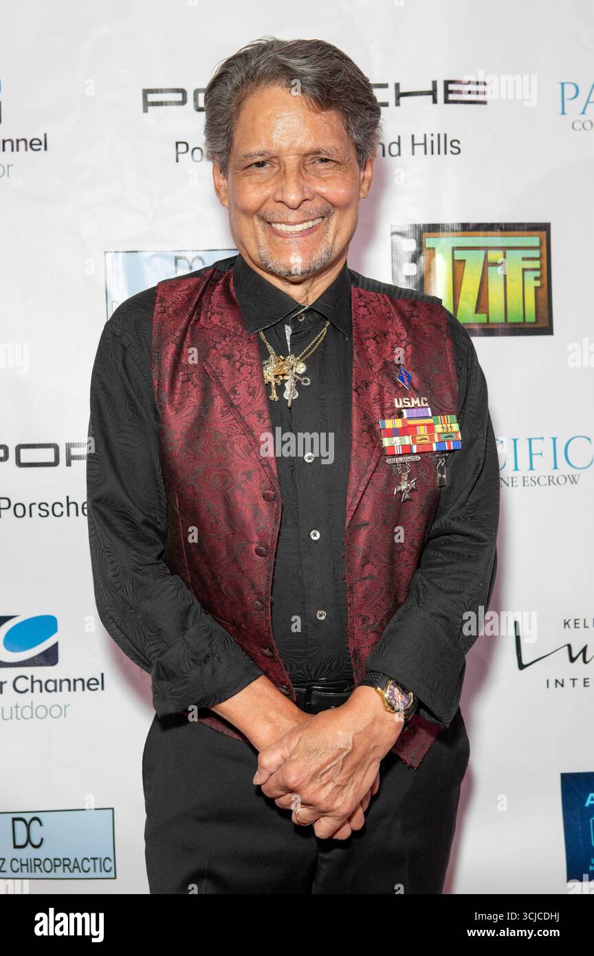Josh Cruze bei der Eröffnung des Tarzana International Film Festival ...