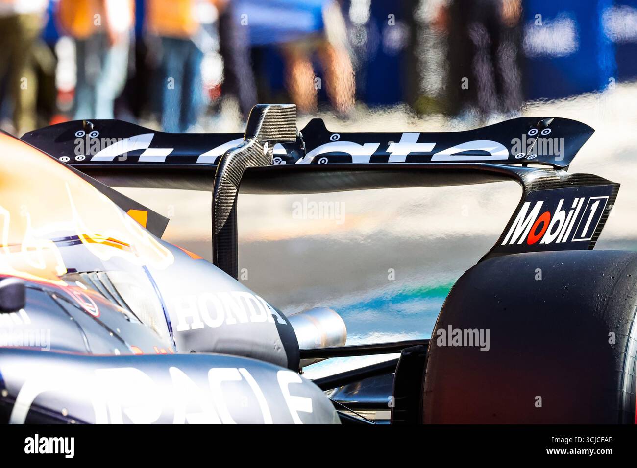 01 VERSTAPPEN Max (nld), Red Bull Racing RB21, action rear wing during ...