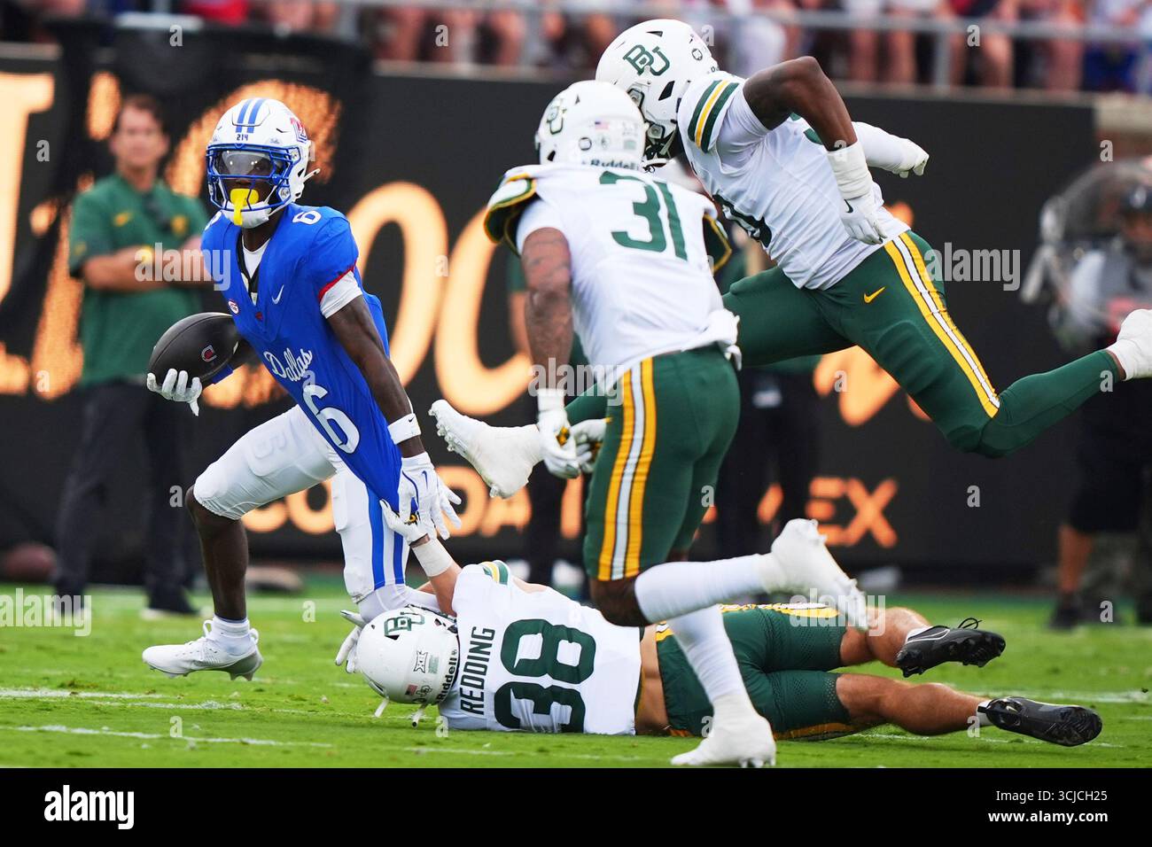 SMU running back Chris Johnson Jr. (6) is pursued by Baylor defenders ...