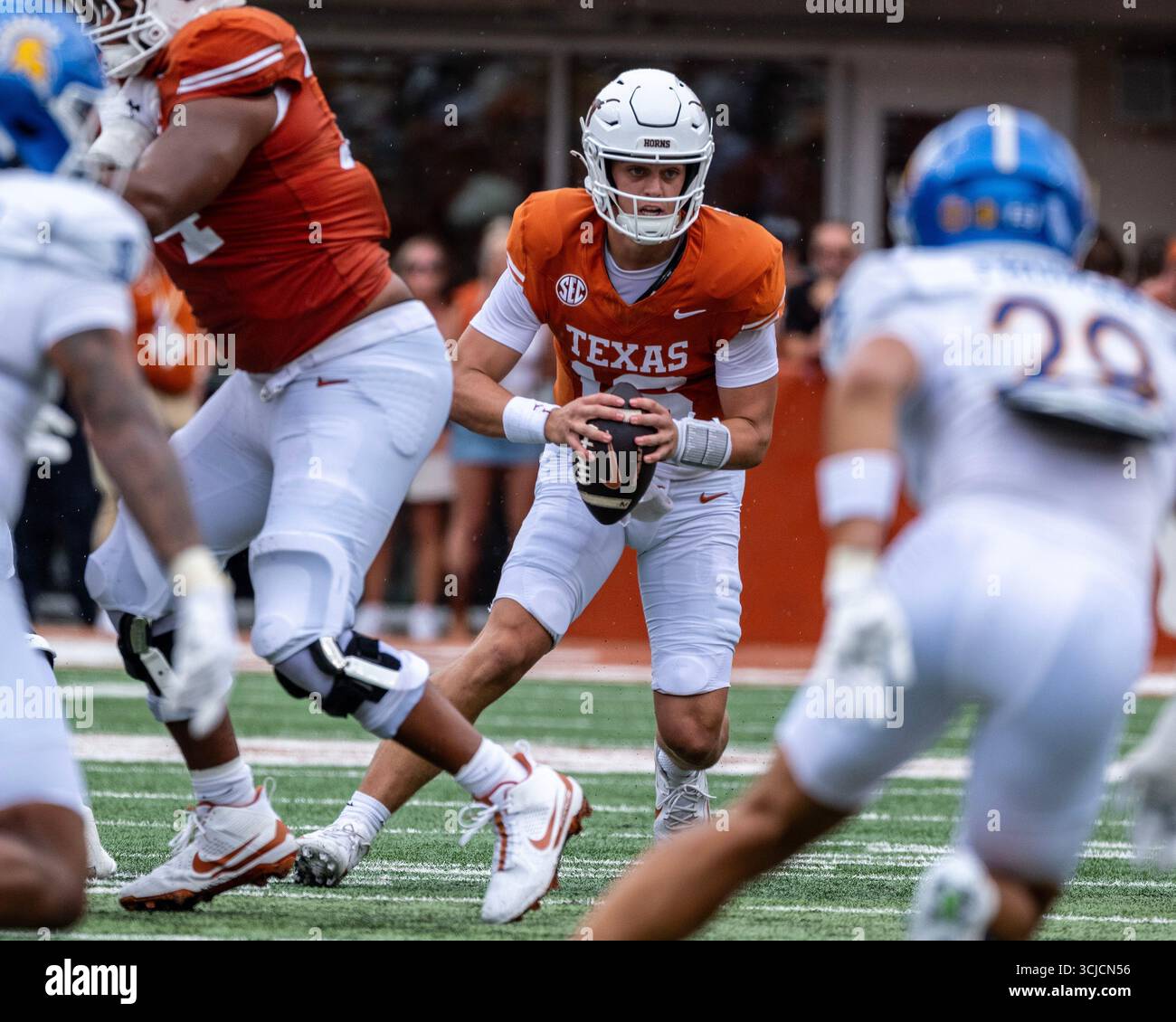 Sept 6, 2025. Arch Manning (16) of the Texas Longhorns in action vs the ...