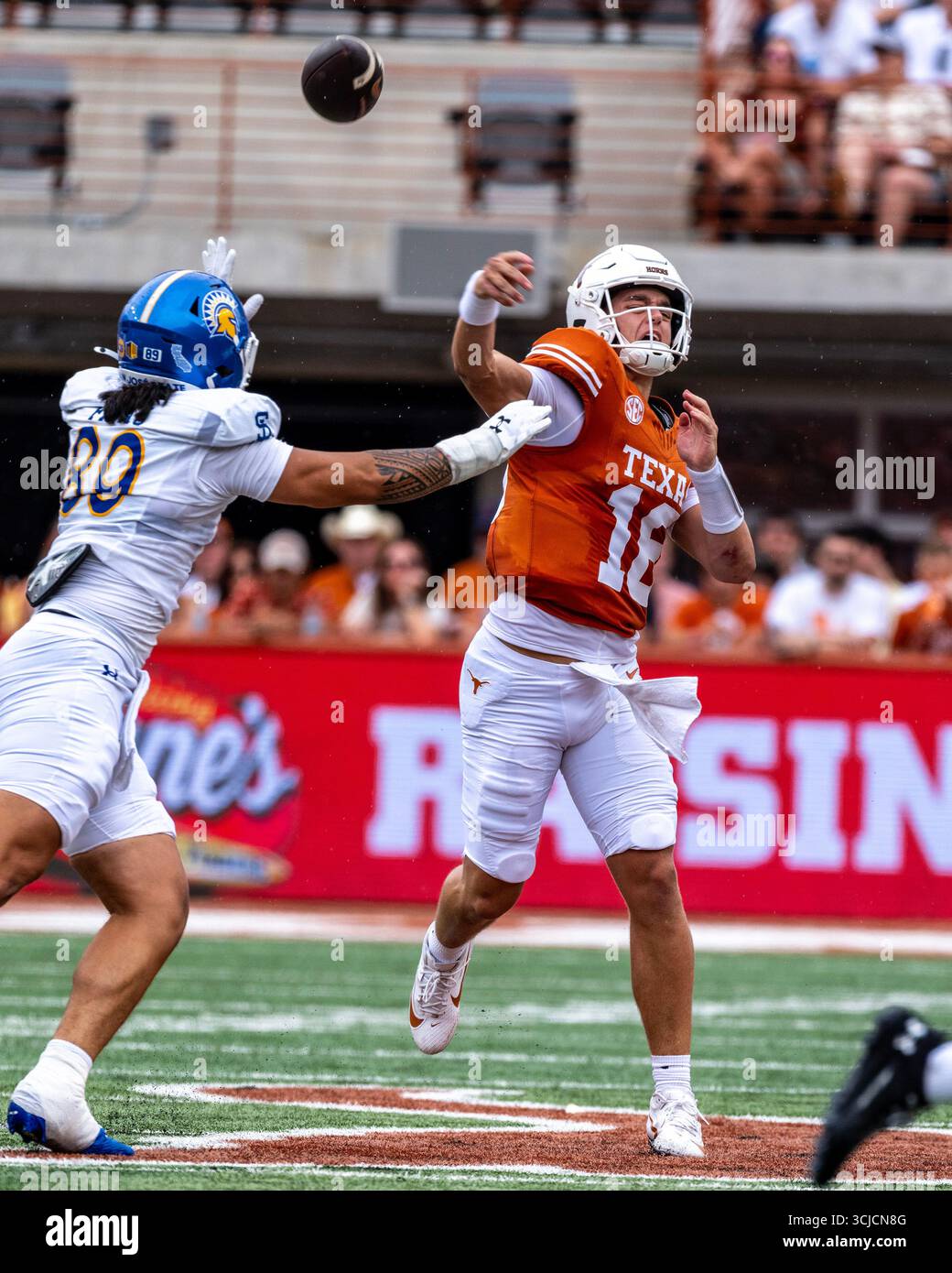 Sept 6, 2025. Arch Manning (16) of the Texas Longhorns in action vs the ...