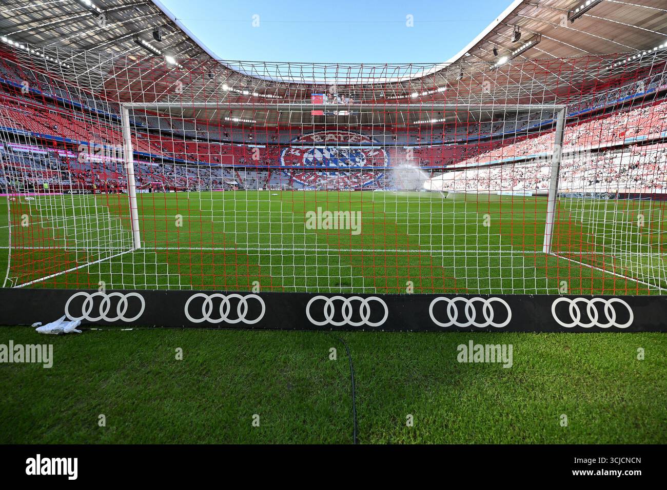 Die Allianz Arena in M?nchen wartet auf das Frauen Bundesligaspiel ...