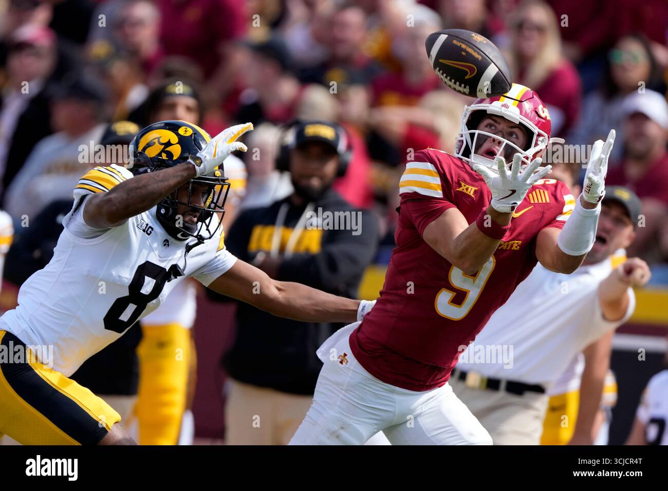 Iowa State wide receiver Brett Eskildsen (9) catches a pass over Iowa ...