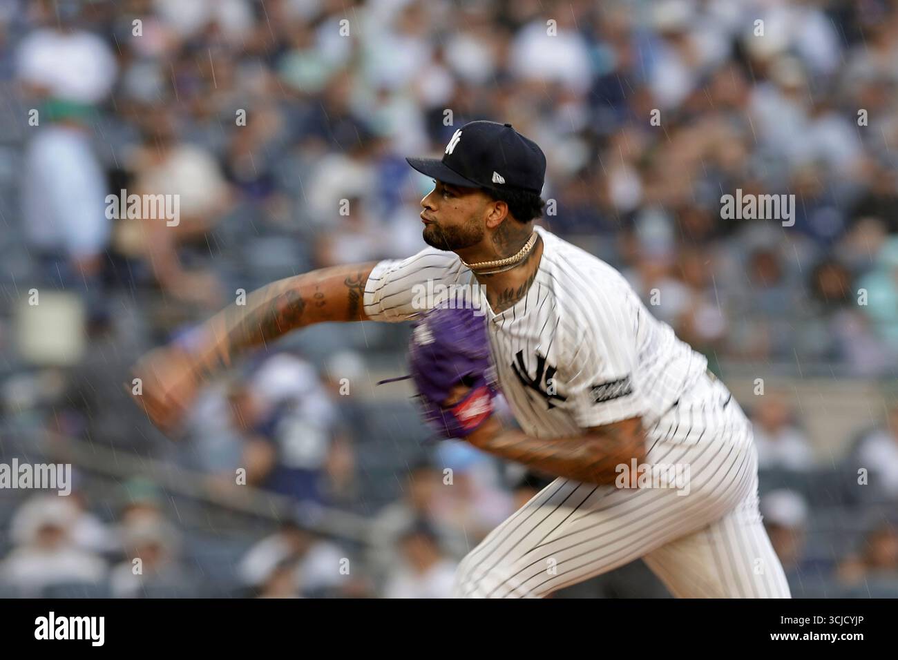 New York Yankees pitcher Luis Gil throws during the sixth inning of a ...