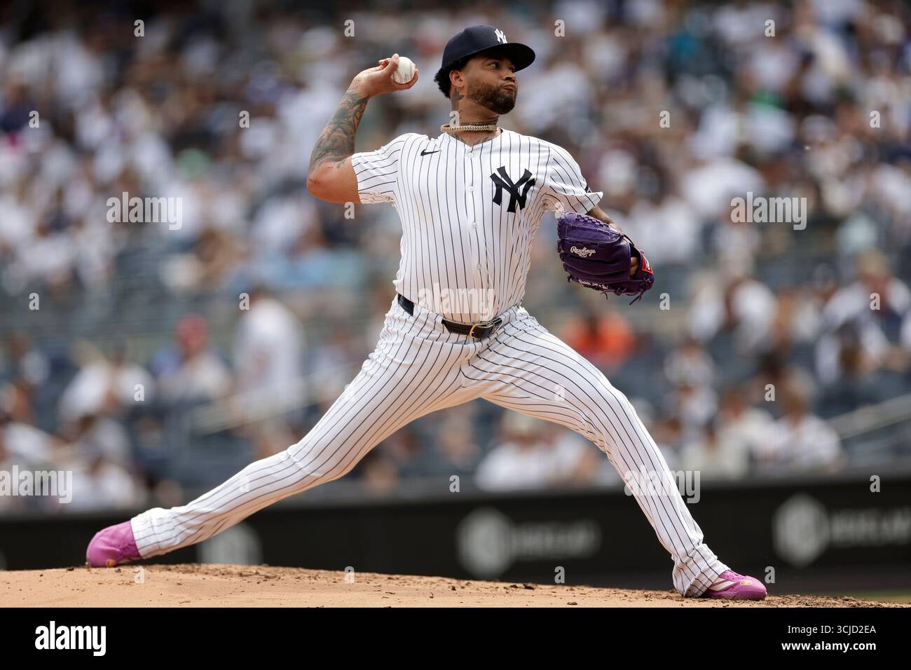 New York Yankees pitcher Luis Gil (81) throws during the third inning ...