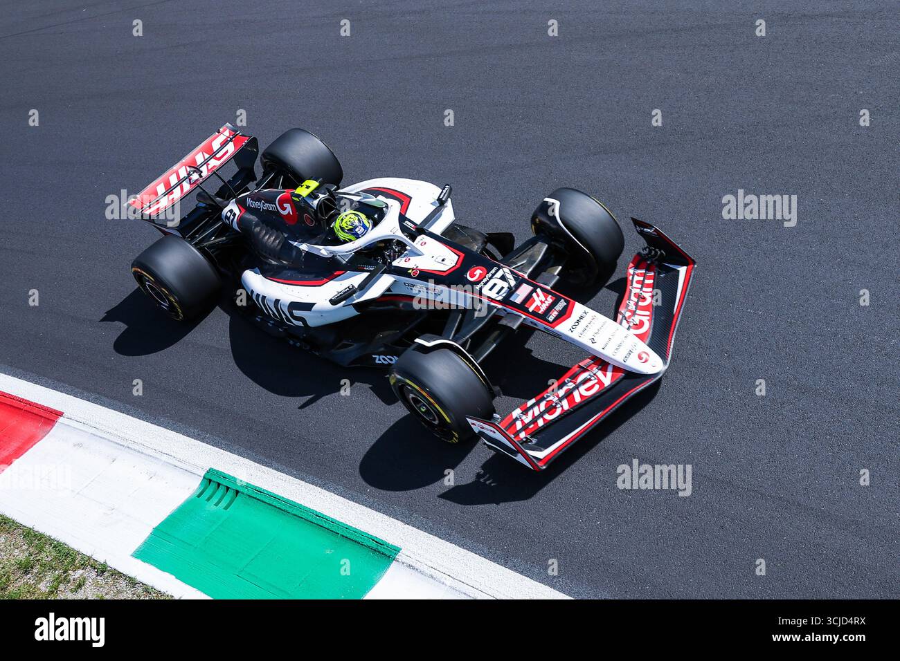 Olivier Bearman of United Kingdom and MoneyGram Hass F1 Team VF-25 (87 ...