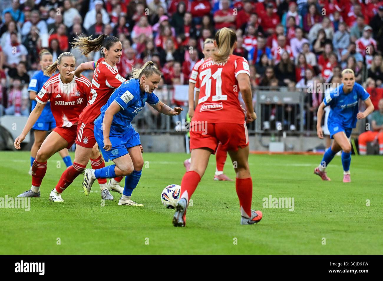 in dieser Szene setzt sich Vanessa FUDALLA (Bayer Leverkusen Frauen 21 ...