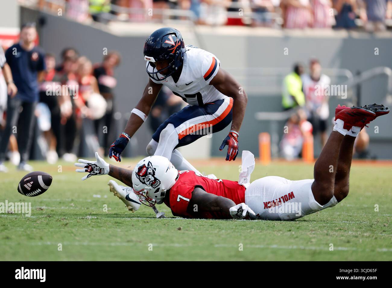 North Carolina State's Justin Joly (7) stretches for the ball with ...