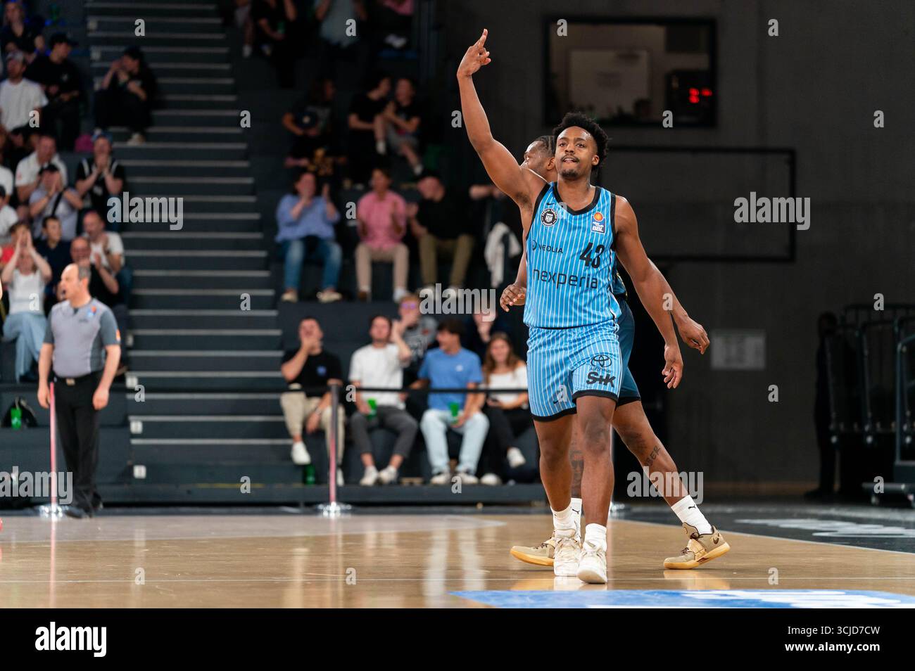 Eric Reed Jr. (Veolia Towers Hamburg, #43) jubelt/Jubel nach Drei ...