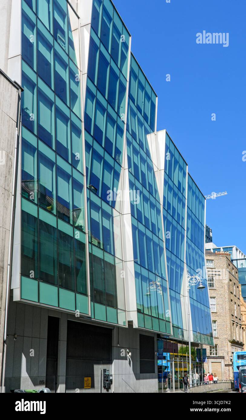 Modern extension to the former Irish Times building, Fleet Street ...