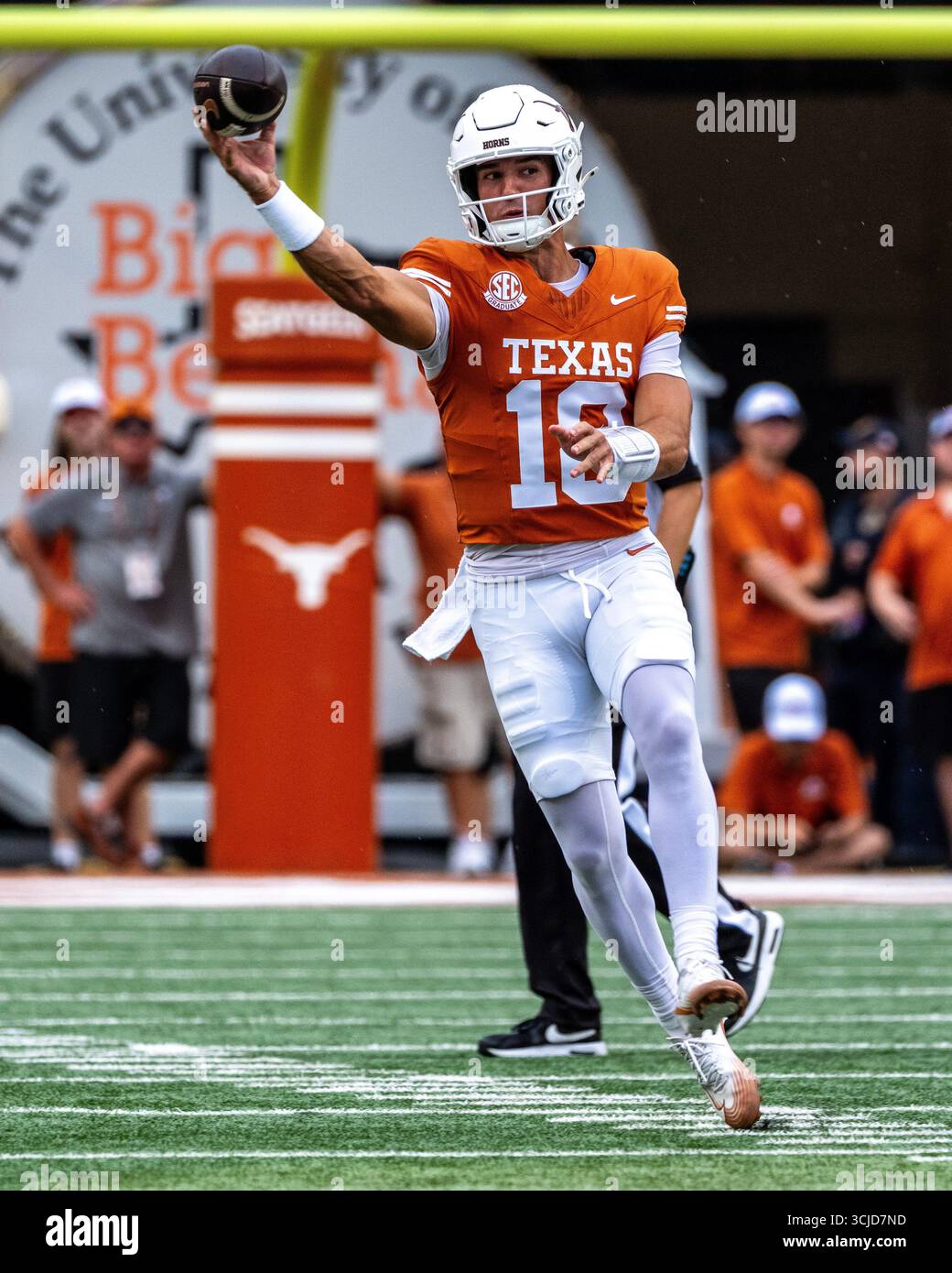 Sept 6, 2025. Matthew Caldwell (18) of the Texas Longhorns in action vs ...