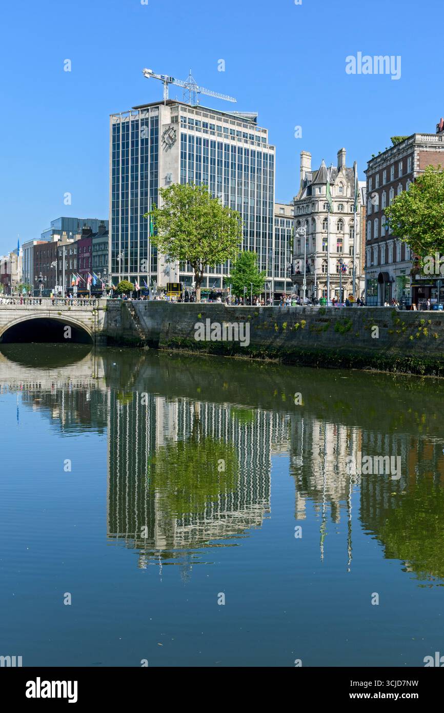 The O'Connell Bridge House reflected in the river Liffey. Dublin ...