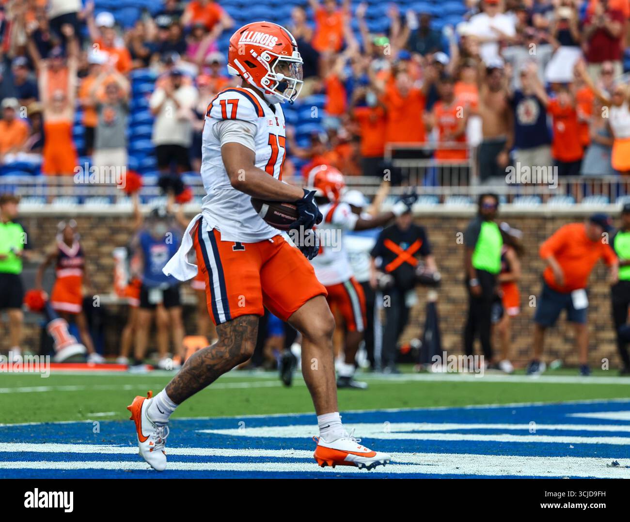 September 6,2025: Illinois wide receiver Collin Dixon (17) scores ...