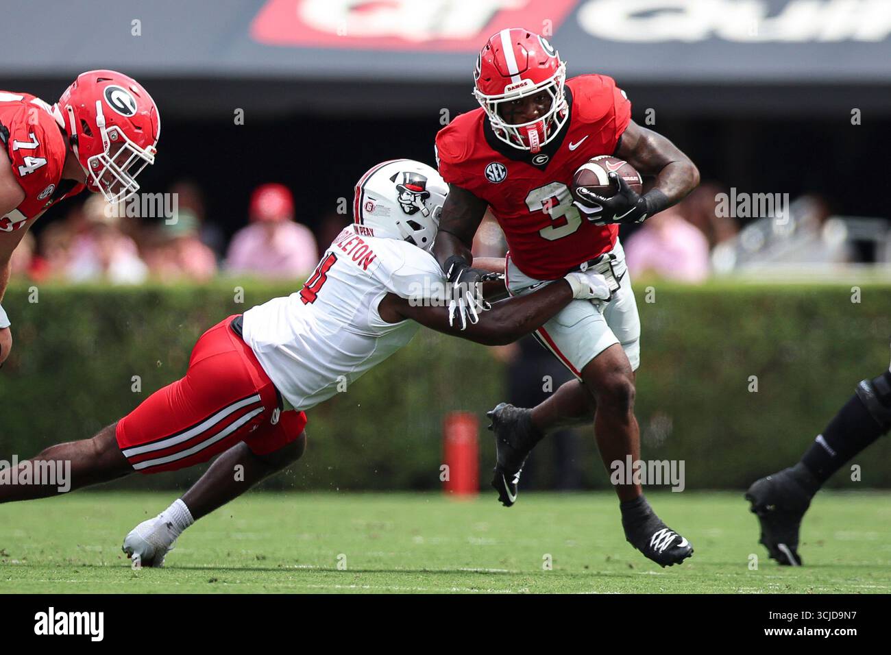 Georgia running back Nate Frazier (3) carries the ball during the first ...
