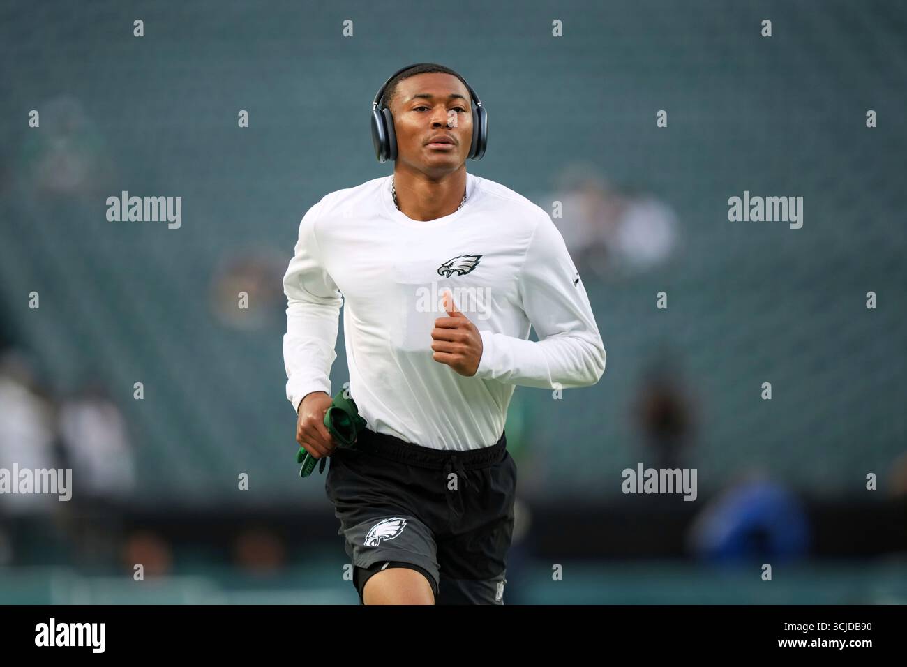 Philadelphia Eagles' DeVonta Smith warms up before an NFL football game ...