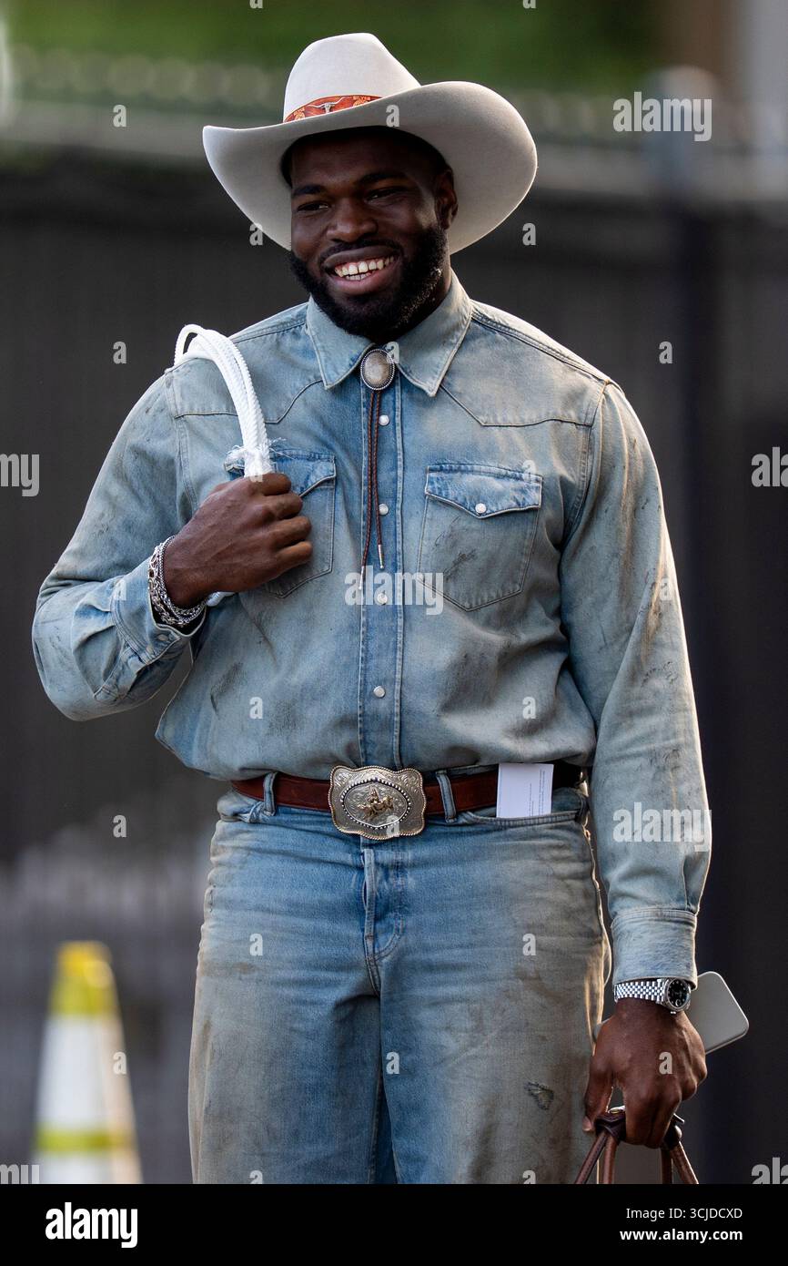 Philadelphia Eagles defensive tackle Moro Ojomo arrives to the stadium ...