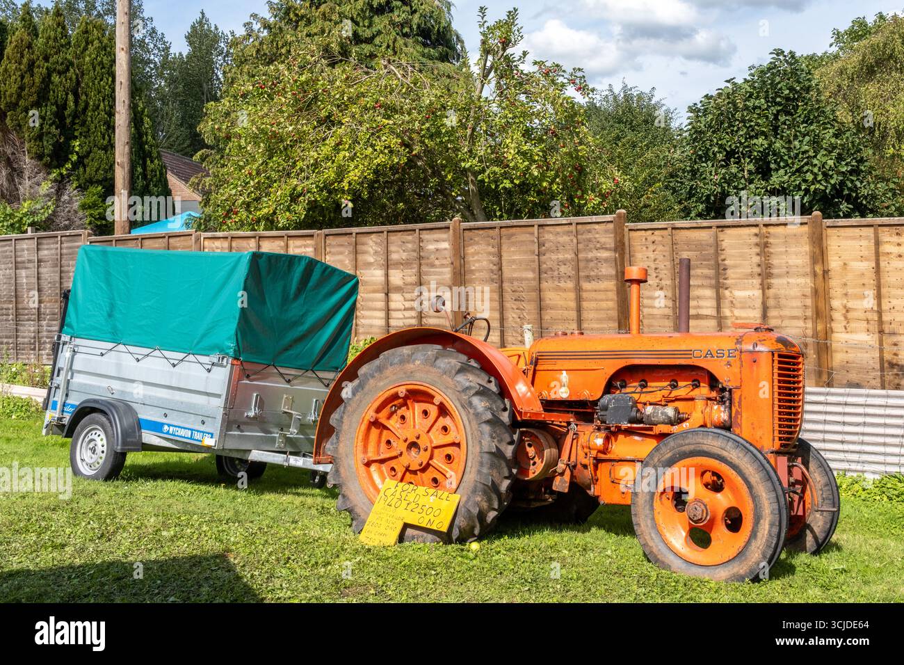 September 2025 - Orange Allis Chalmers tractor on show at Ashcott in ...