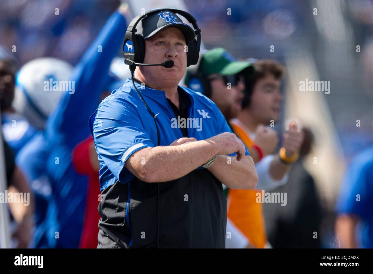 Kentucky head coach Mark Stoops looks on during the first half of an ...