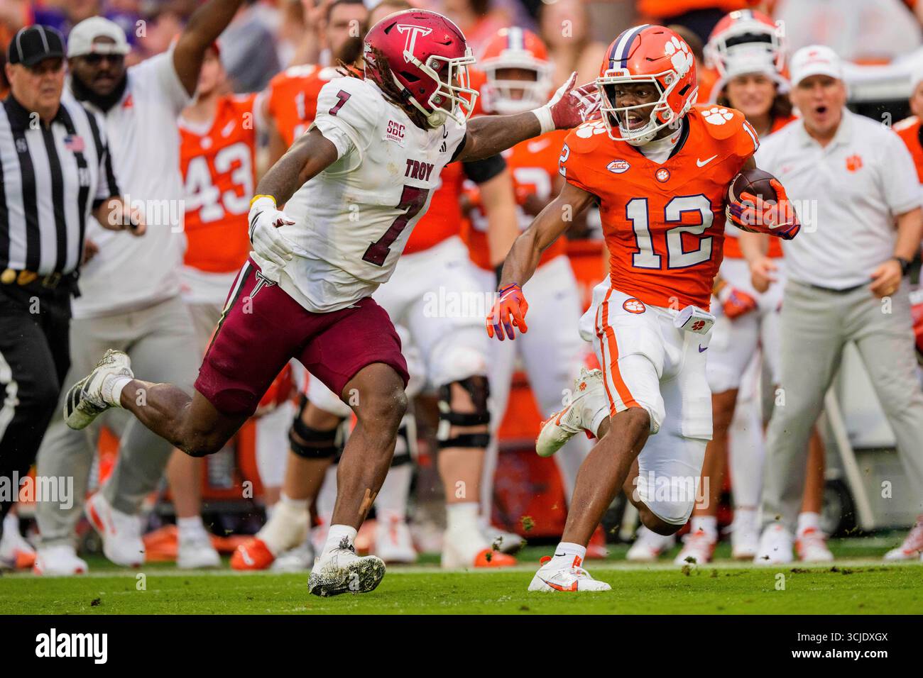 Troy linebacker Jordan Stringer (7) moves to tackle Clemson wide ...