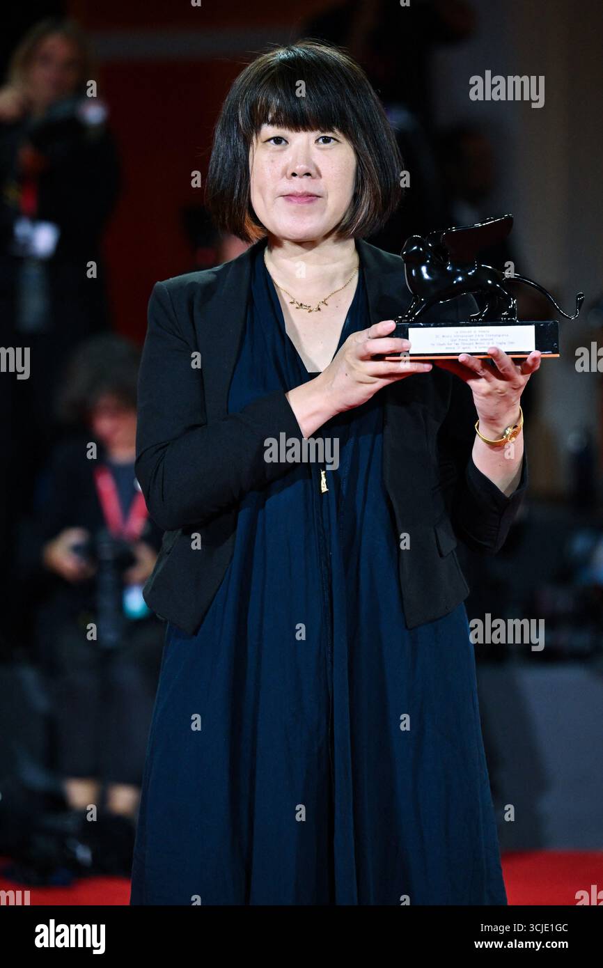 Singing Chen poses with the Grand Prize for “The Clouds Are Two ...