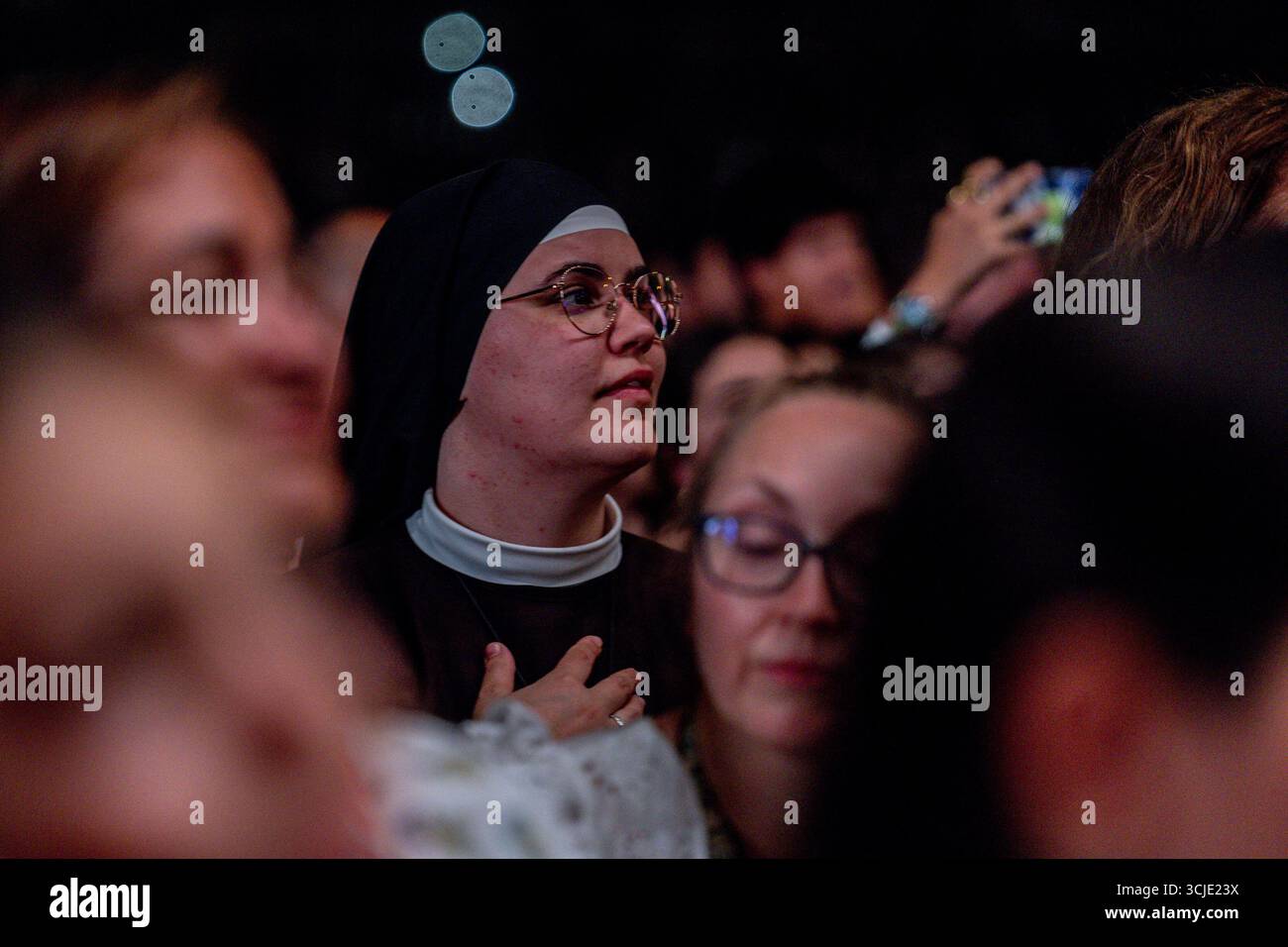 Atmosphere during the Hakuna Group concert at the Miguel Rios ...