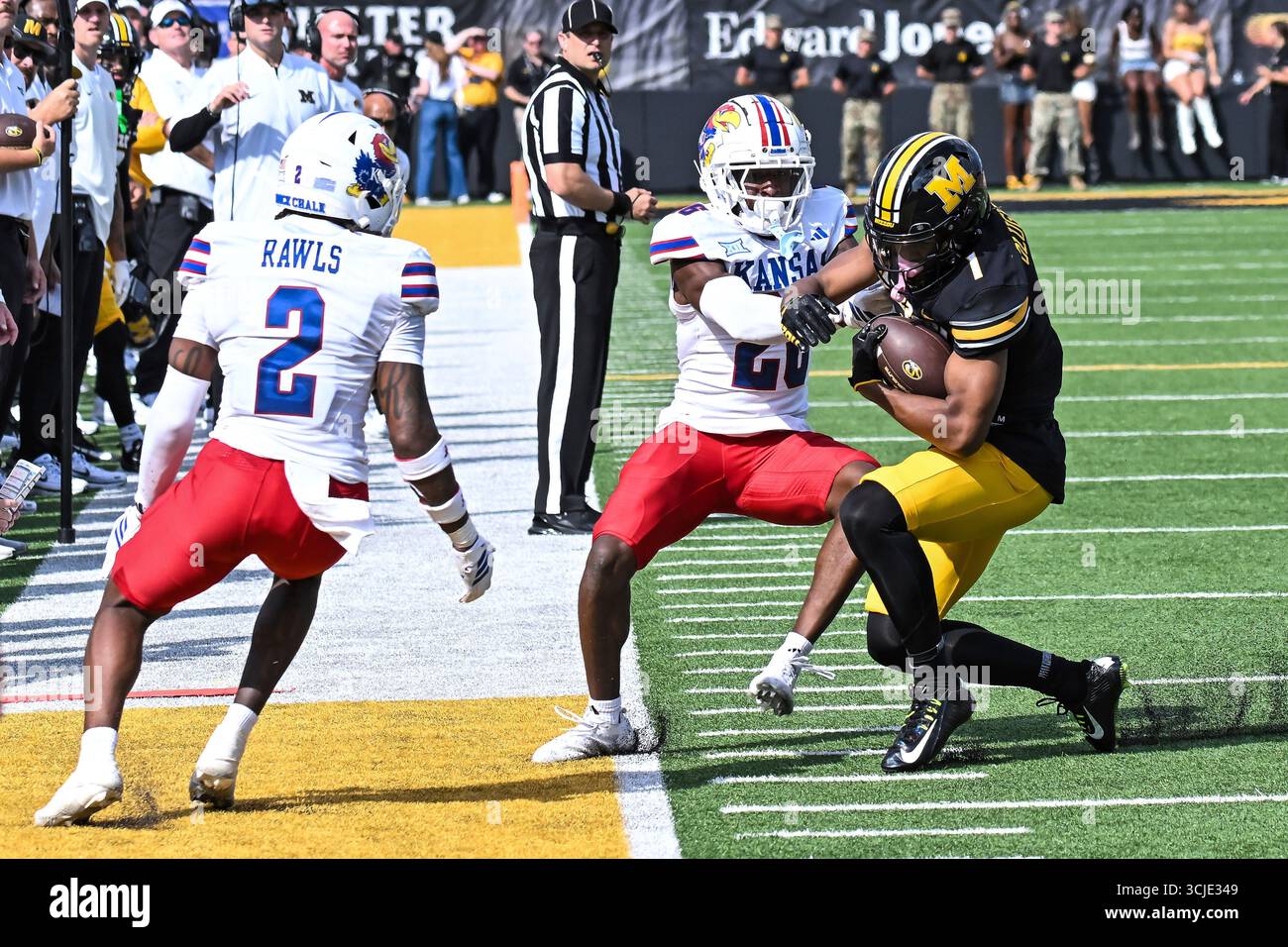 COLUMBIA, MO - SEPTEMBER 06: Missouri Tigers wide receiver Donovan ...
