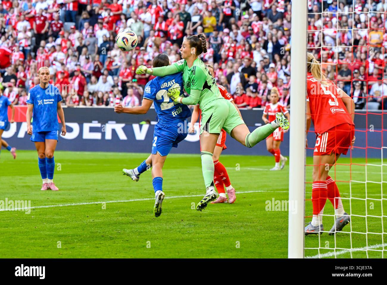 Ena Mahmutovic (Torwart, Torfrau, FC Bayern München, FCB, 32) (re ...