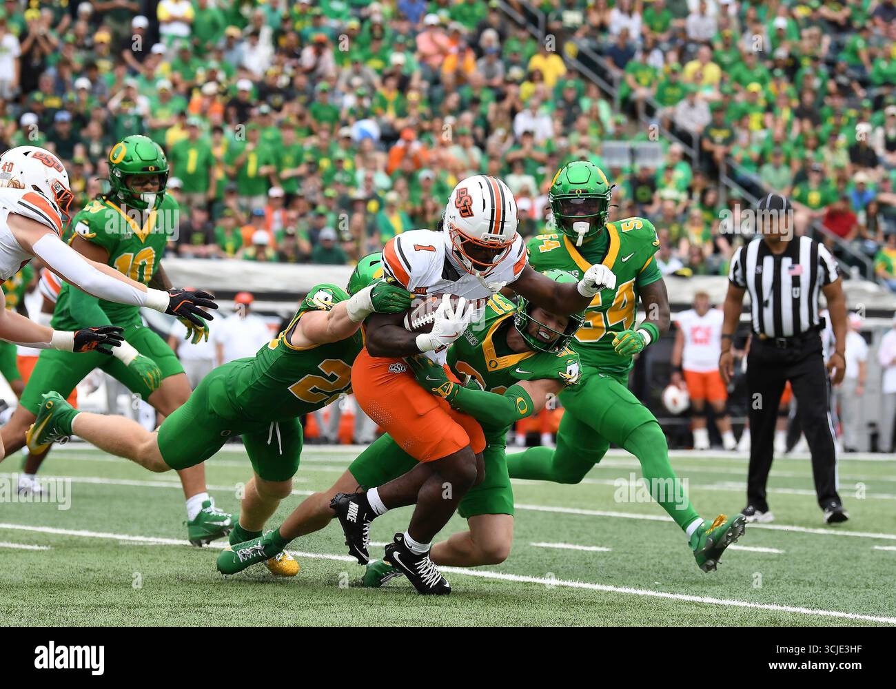 EUGENE, OR - SEPTEMBER 06: Oklahoma State Cowboys running back Kalib ...
