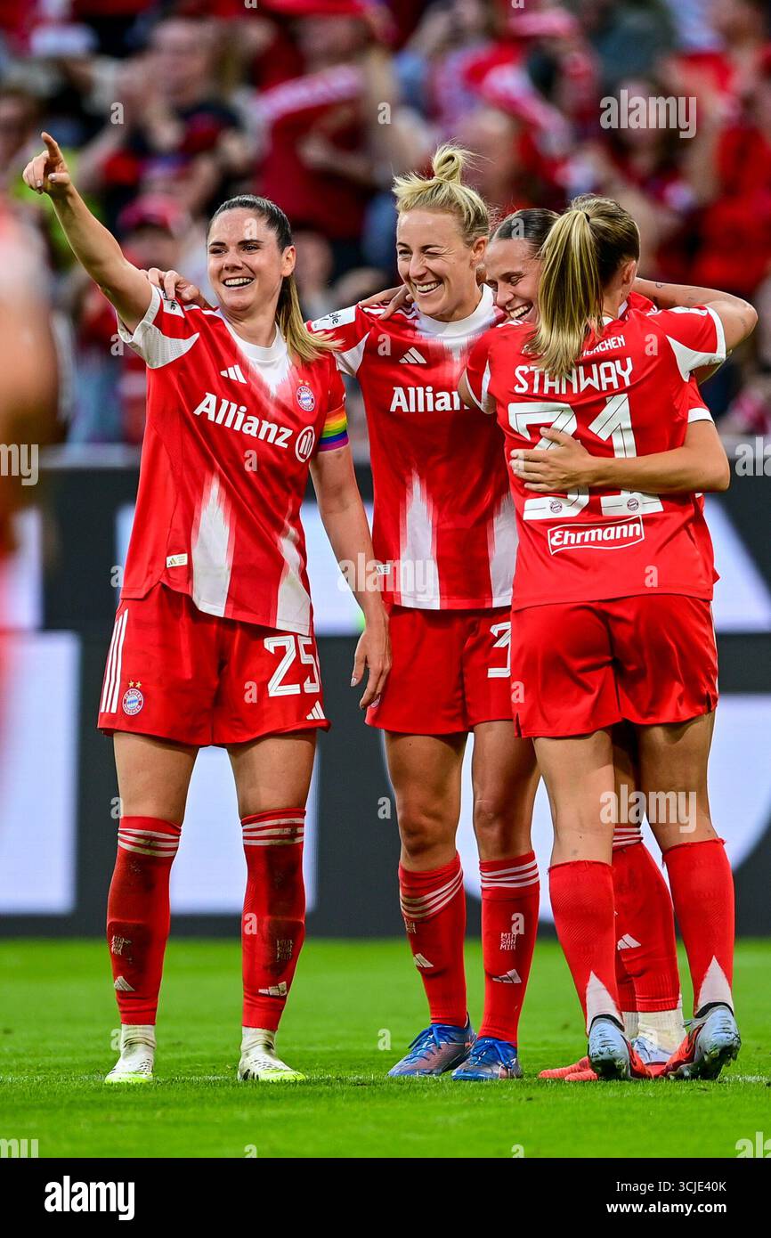 v.li.: Sarah Zadrazil (FC Bayern München, FCB, 25) Carolin Simon (FC ...