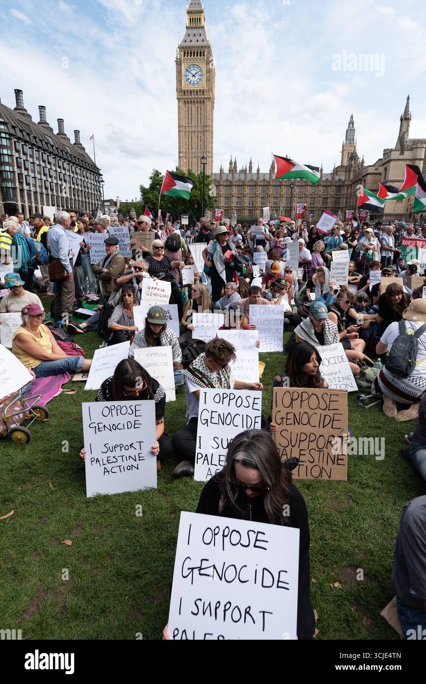 London, UK. 6 September, 2025. Activists from Defend Our Juries stage ...