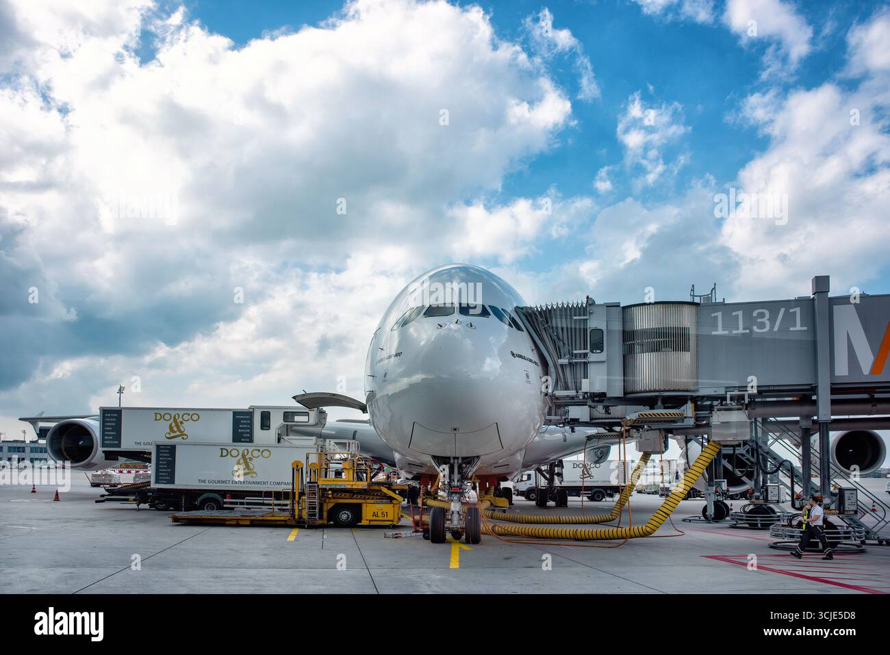 Loading aircraft jet munich hi-res stock photography and images - Alamy
