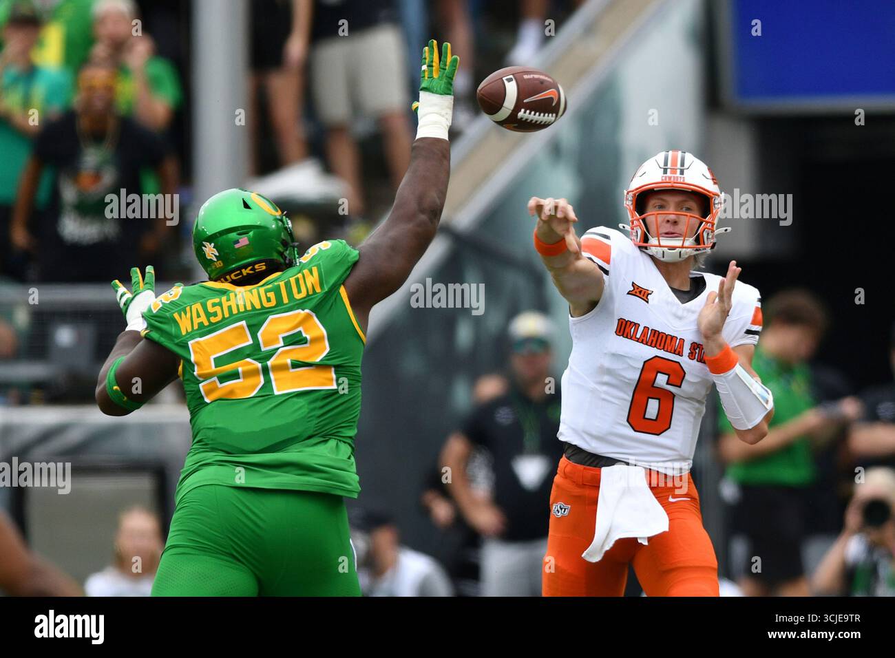 Oklahoma State quarterback Zane Flores (6) throws a pass over Oregon defensive lineman A'Mauri ...