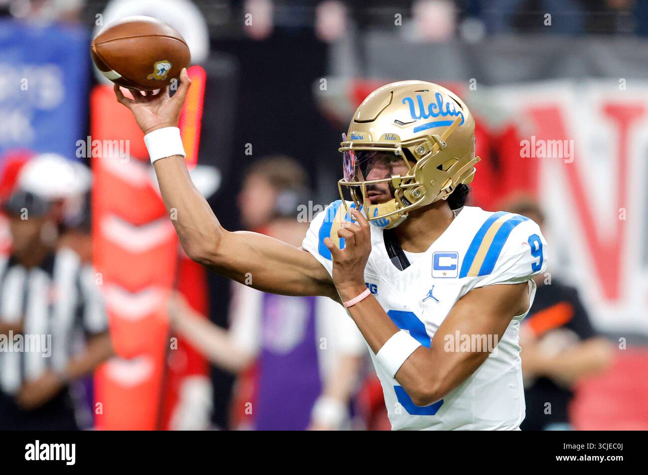 UCLA Bruins quarterback Nico Iamaleava (9) passes during the first half ...