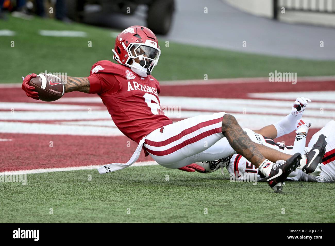 Arkansas wide receiver Raylen Sharpe (6) dives into the end zone to ...