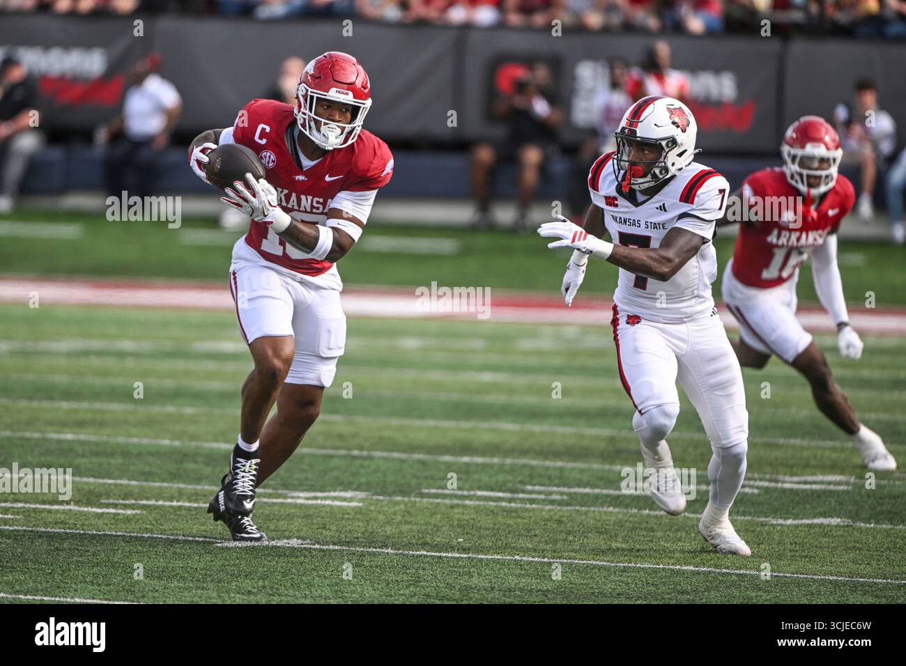 Arkansas linebacker Xavian Sorey Jr. (10) returns an interception ...
