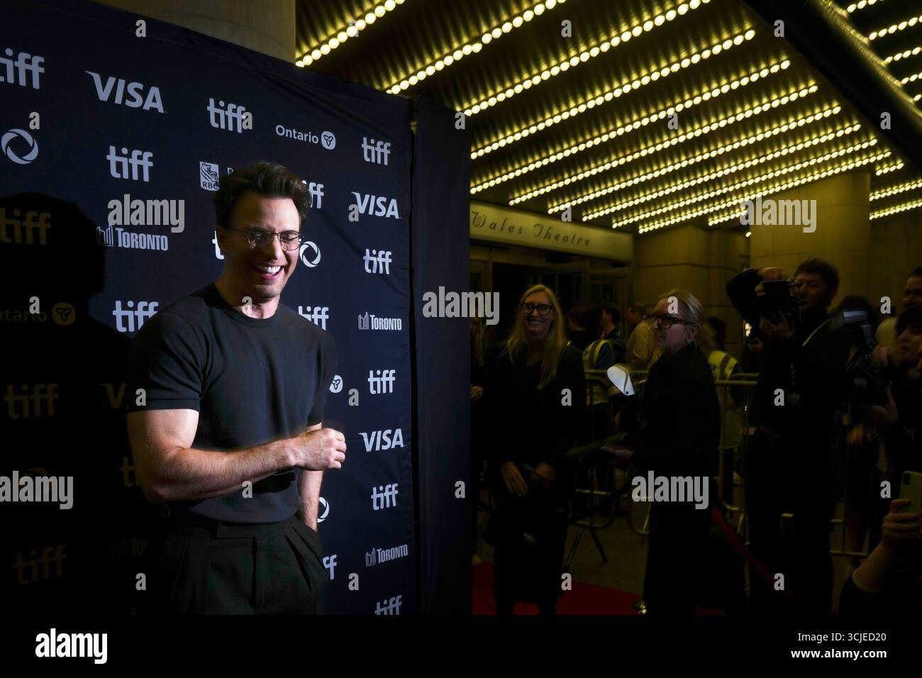 Chris Evans arrives on the red carpet to promote the film "Sacrifice ...